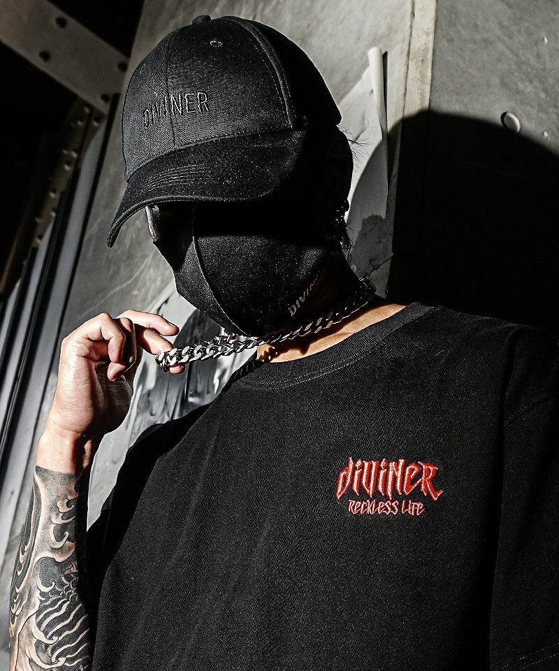 Crimson Logo TEE(ブラック) トップス｜【公式】DIVINER（ディバイナー）